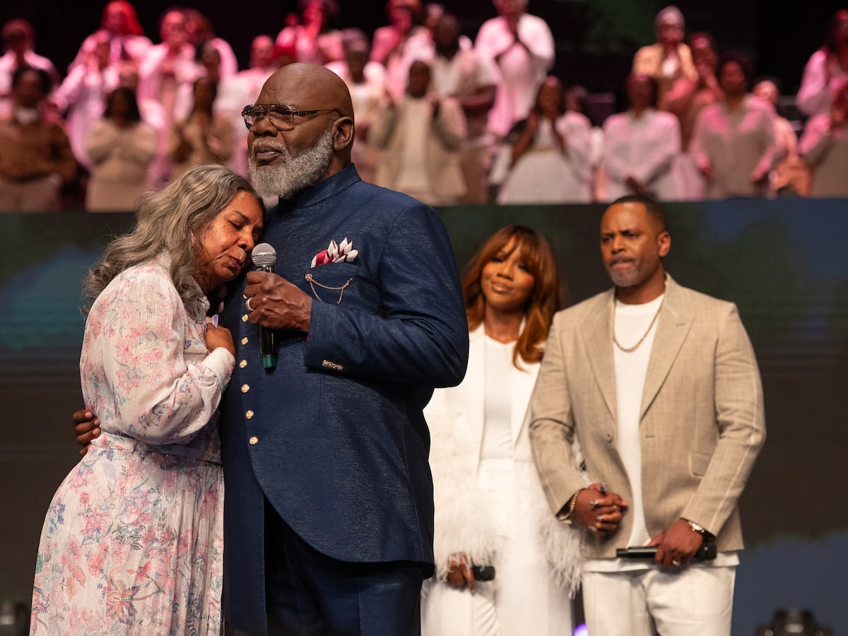 Bishop T.D. Jakes passes mega-church leadership to daughter, son-in-law ...