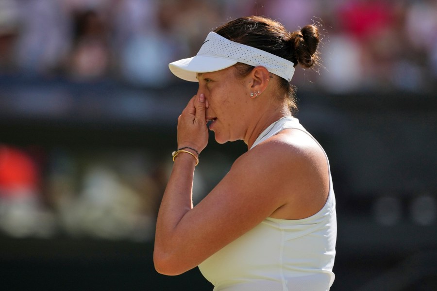 Iga Swiatek defeats Amanda Anisimova 6-0, 6-0 to win her first ...